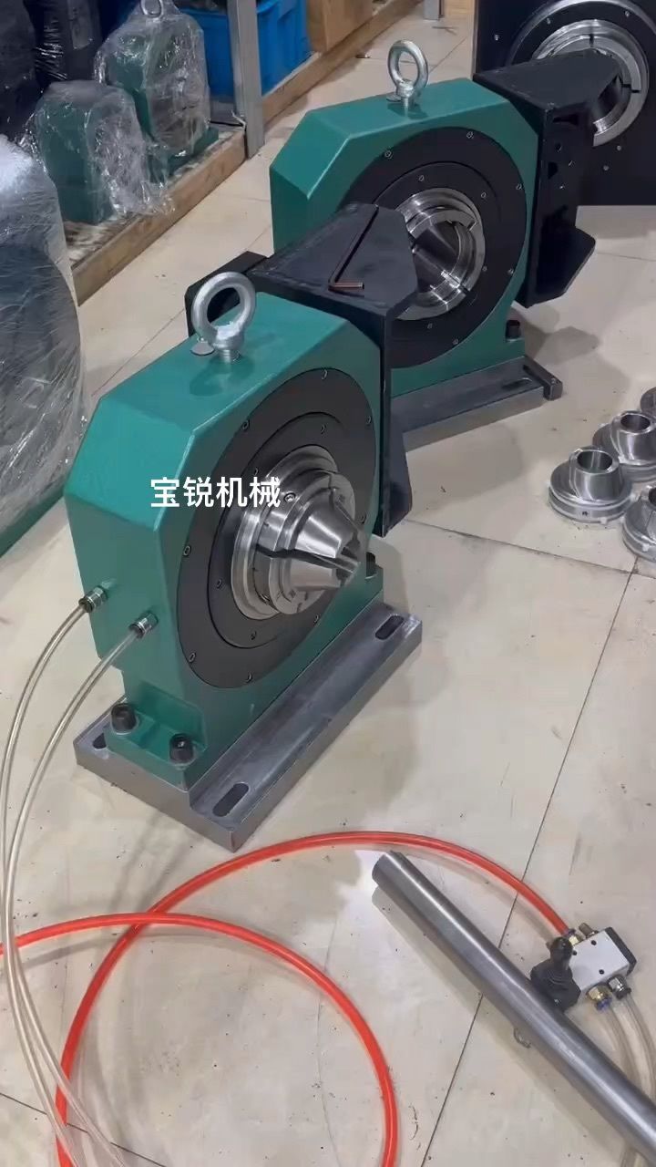 中驱动双向主轴夹座同时打孔车牙倒角平头、倒角、卡黄槽、车断面，车台阶、挑丝、镗孔、销轴、打中心孔、车外圆、同时加工工件两端双向主轴夹座_高清 ...