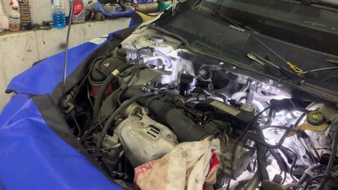 奔驰gla220报故障p012800冷却液温度低于冷却液节温器标准温度。更换节温器过程.270发动机#修车#威海经区_高清1080P在线观看 ...