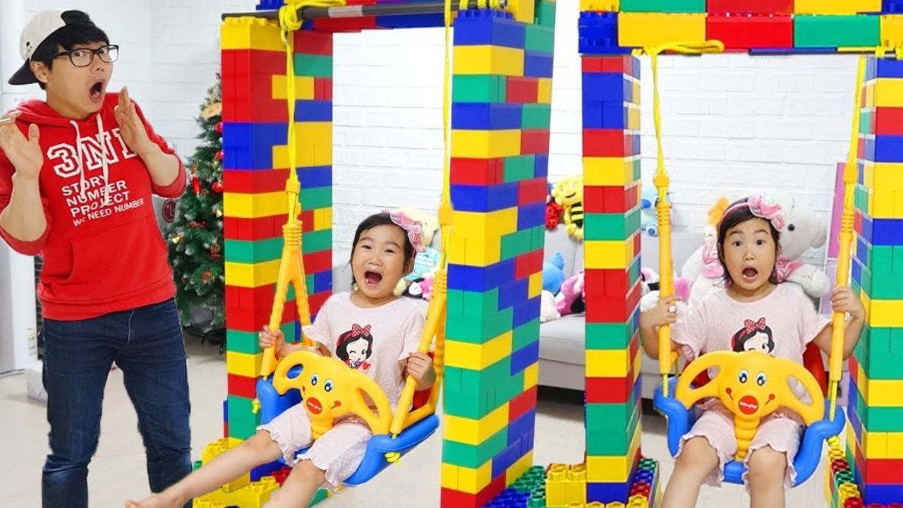 宝蓝和爸爸一起用乐高玩具搭建了个秋千，好看又好玩，超级喜欢！_高清1080P在线观看平台_腾讯视频
