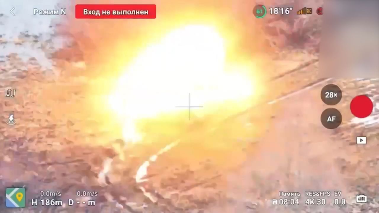 俄军光纤无人机连炸三辆俄境内乌军战车：高速冲撞炮塔火花四溅_高清1080P在线观看平台_腾讯视频