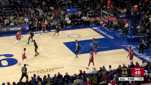 费城76人_NBA常规赛：骑士129-132费城76人_我命由我不由天！乔治脚踩弹簧双臂暴扣制霸禁区_高清1080P在线观看平台_腾讯视频