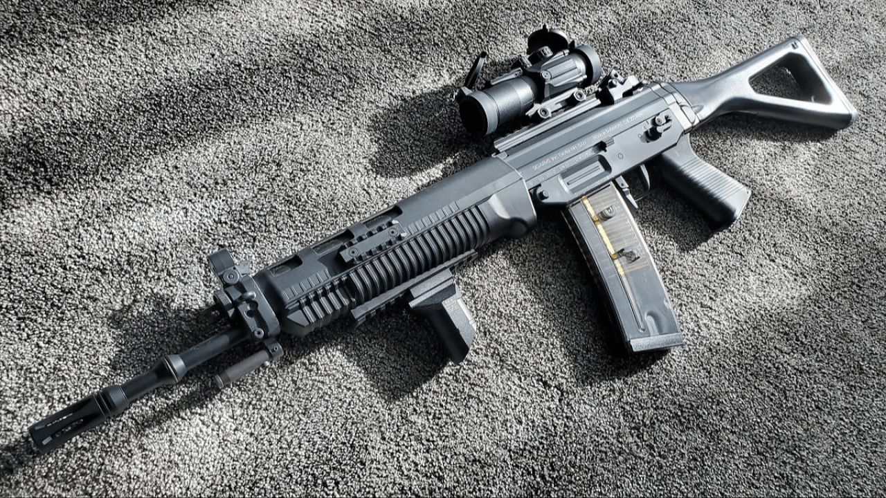 SG550型突击步枪为何被评为世界十大名枪之一？_高清1080P在线观看平台_腾讯视频