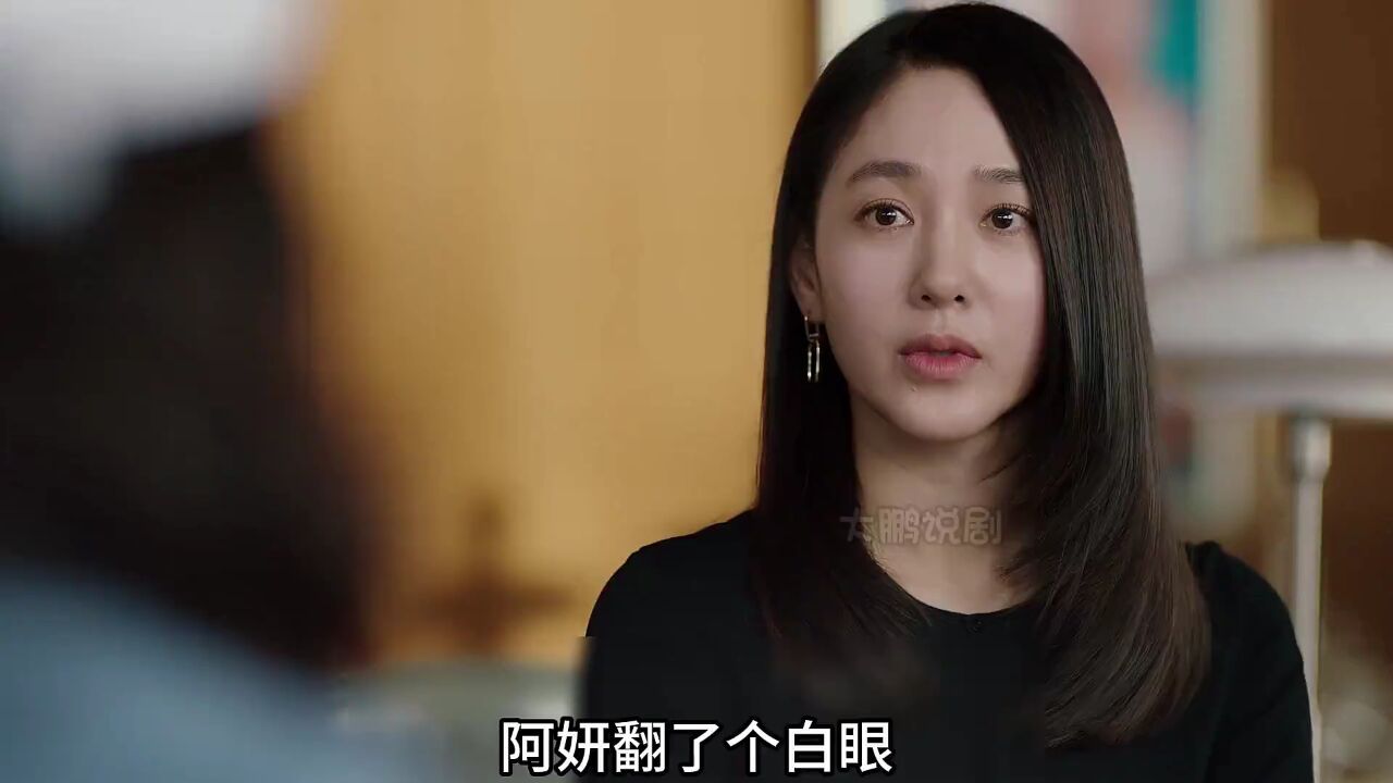 女人大晚上不睡觉,站在镜子前试穿爆露的泳衣腾讯视频