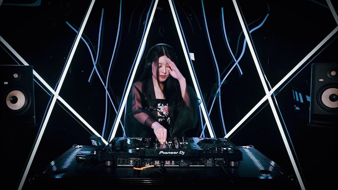 《EmpireOfMind》|YOUNA（尤娜）-DJ现场打碟超燃|歌曲 #美女模特#性感DJ#魅力十足_高清1080P在线观看平台_腾讯视频