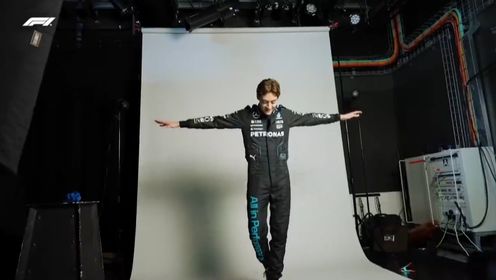 F1热点_2024赛季F1_片头是这么来的！F1影棚拍摄日幕后花絮拉塞尔贡献经典姿势_高清1080P在线观看平台_腾讯视频