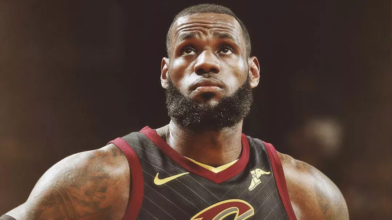 詹姆斯生涯最具悲情的比赛！18年决赛G1老詹狂砍51分仍然败北_腾讯视频