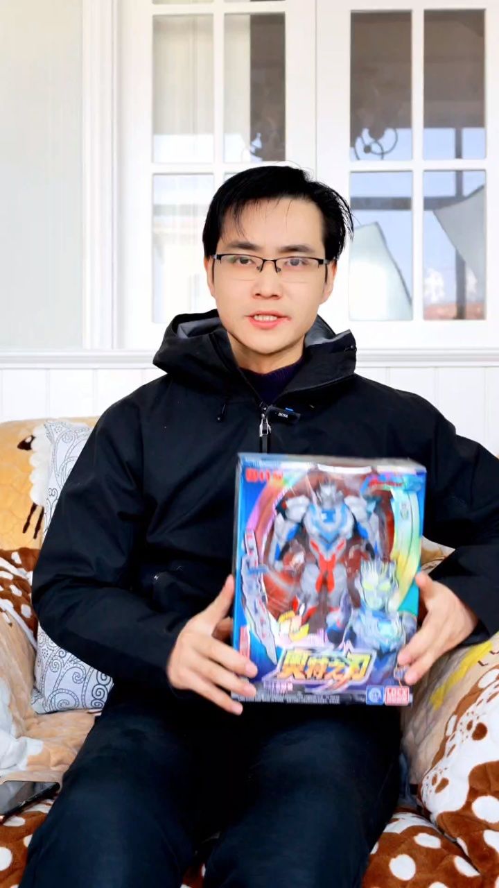 想让孩子拥有一个既炫酷又健康的玩具吗?这款灵动创想奥特曼奥特之刃泽塔变形武器人偶男孩儿童玩具绝对是您的不二之选!腾讯视频