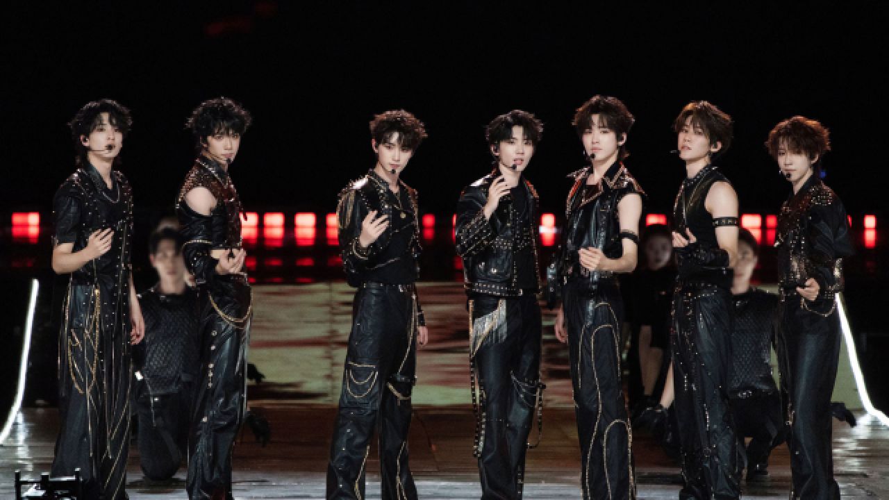 严浩翔演唱会后台忘关麦，大喊“不换裤子”引热议，事后后悔回应_高清1080P在线观看平台_腾讯视频