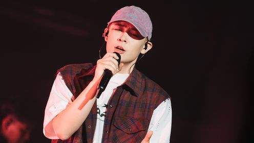 奔赴！万人现场_【纯享】step.jad依加《迷宫》_腾讯视频